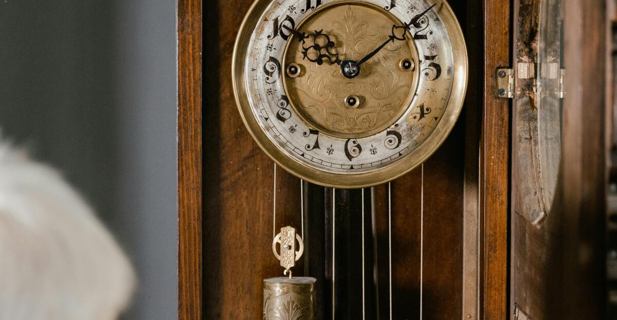 17 Vintage Clocks That May Be Worth More Than You Think