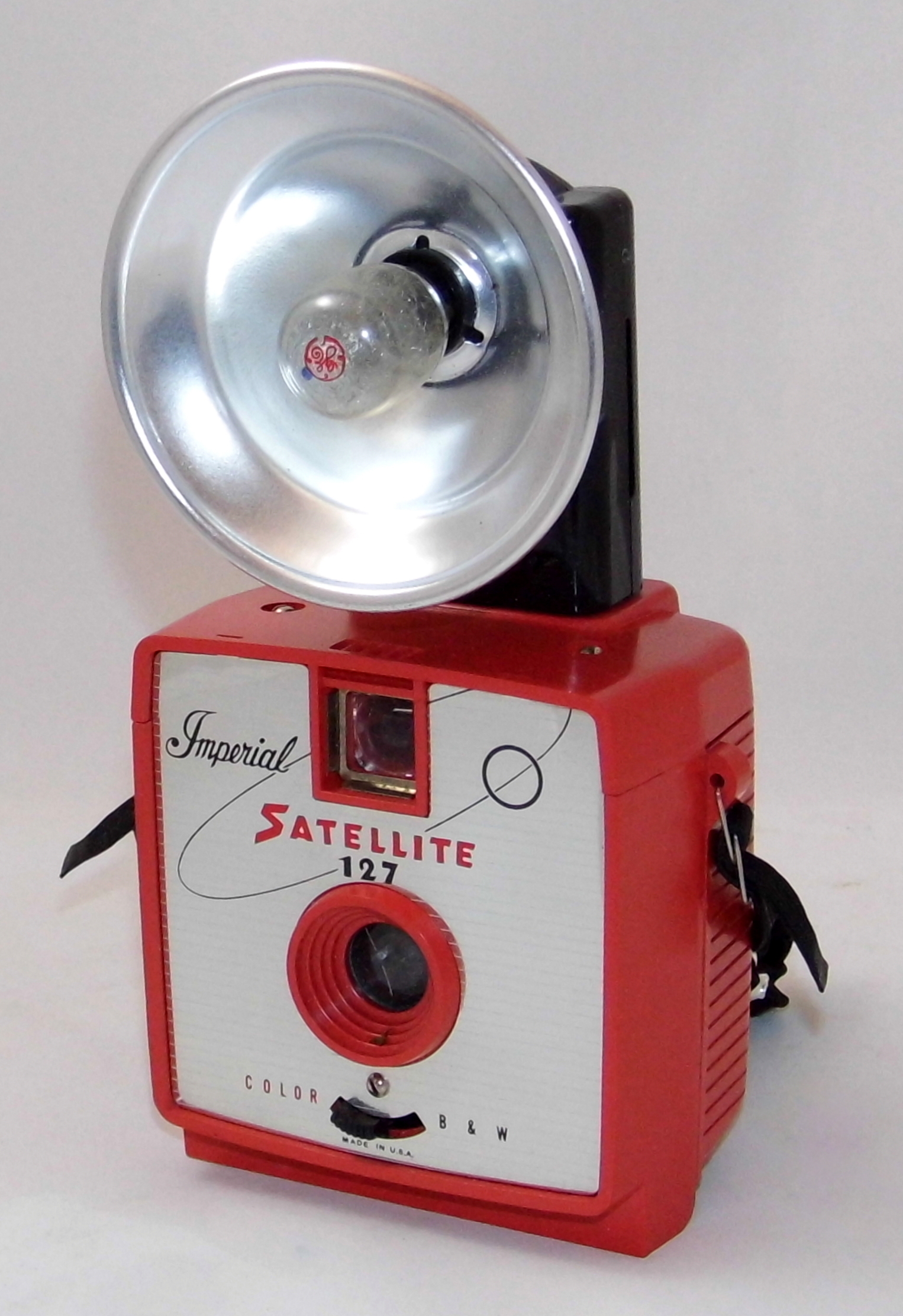 18 Vintage Cameras That Have Become Collector's Favorites