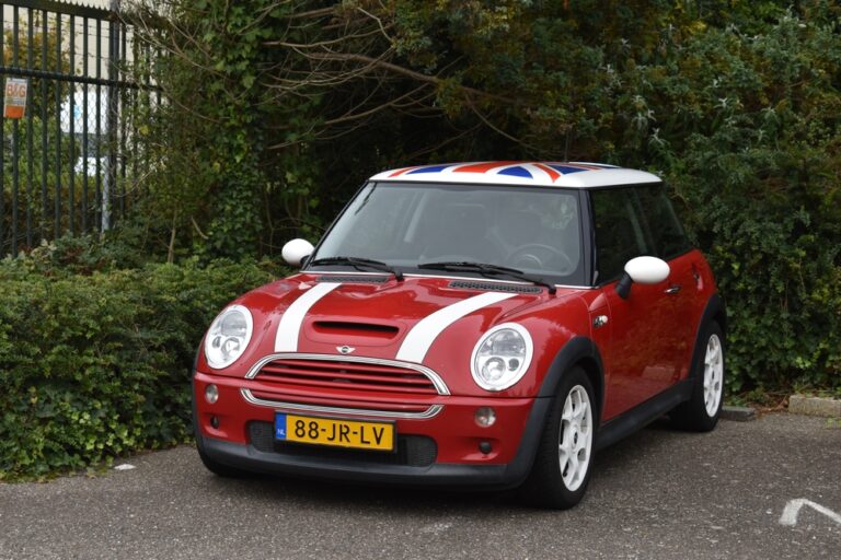 10 Iconic Cars from the 2000s That Are Now Vintage Classics