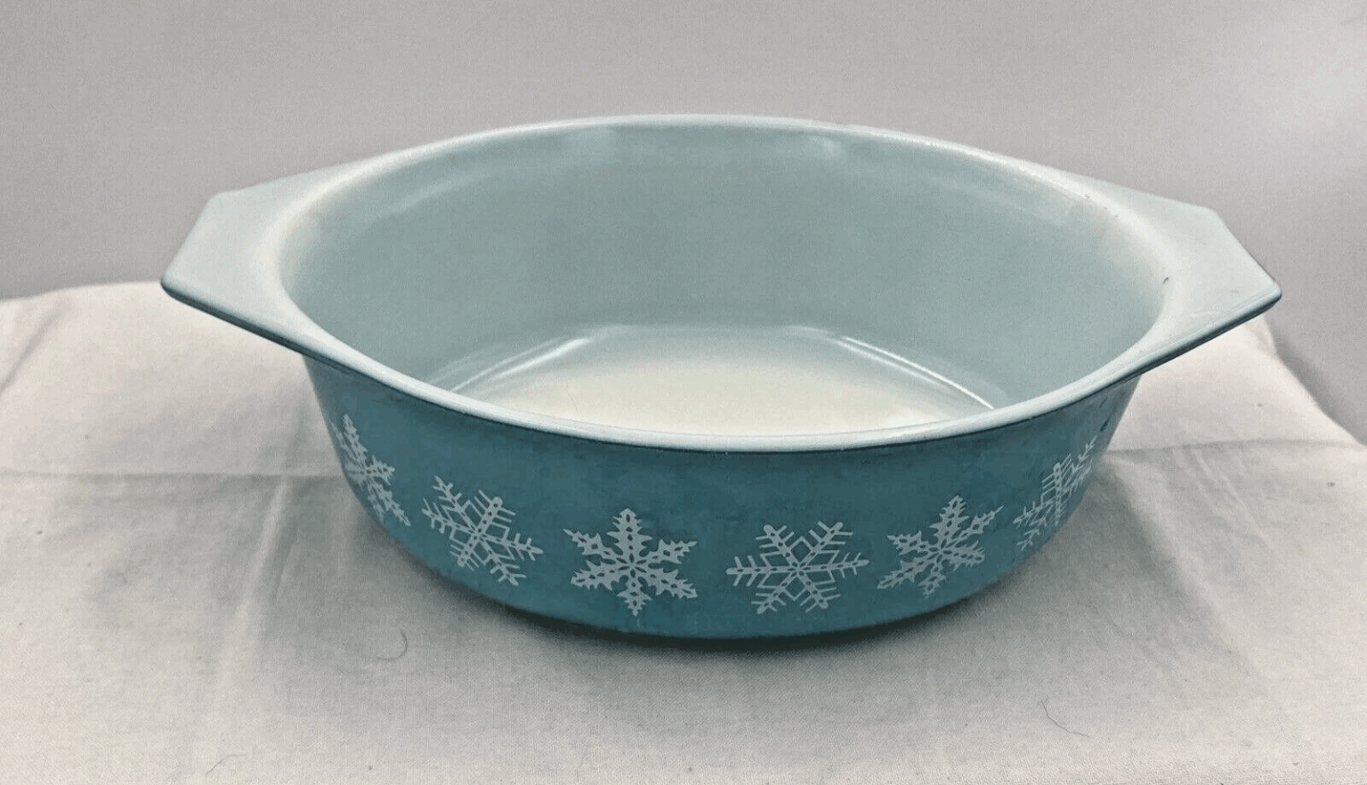 11 Pyrex Patterns You Need to Look for in Your Collection