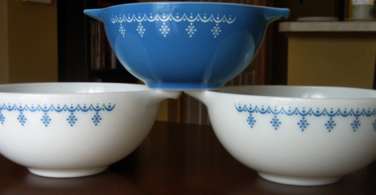 14 Vintage Pyrex Pieces That Are Trending Right Now