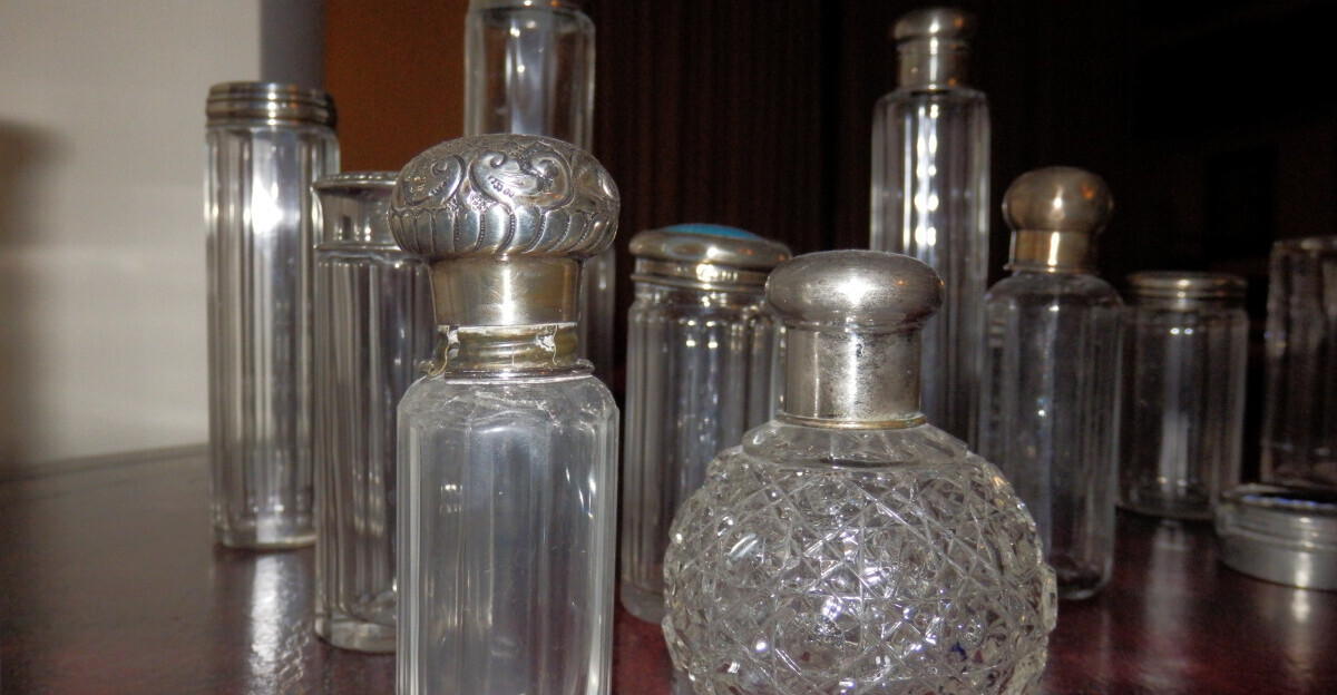 10 Must-Have Vintage Glassware Styles for Your Collection