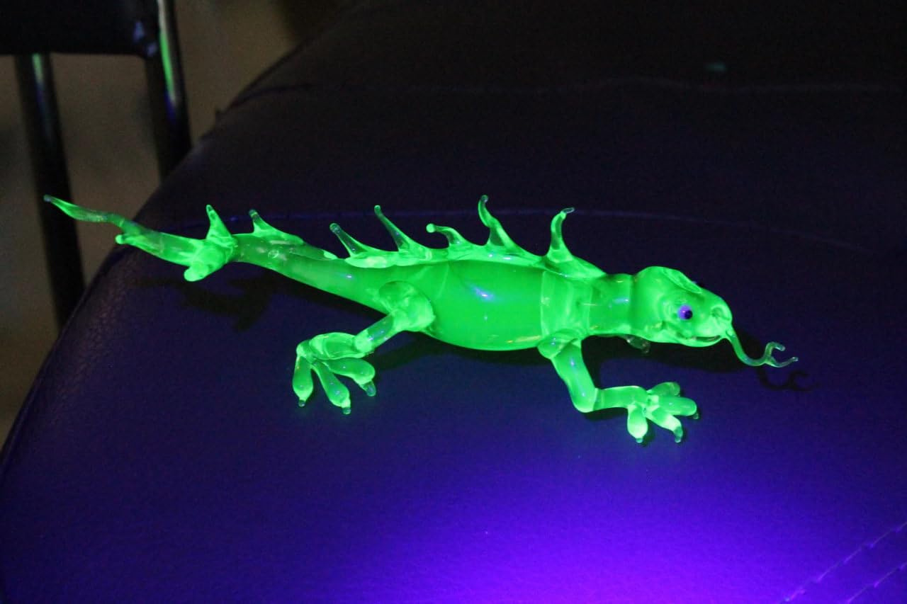15 Uranium Glass Pieces Collectors Hunt For and How They Identify Them